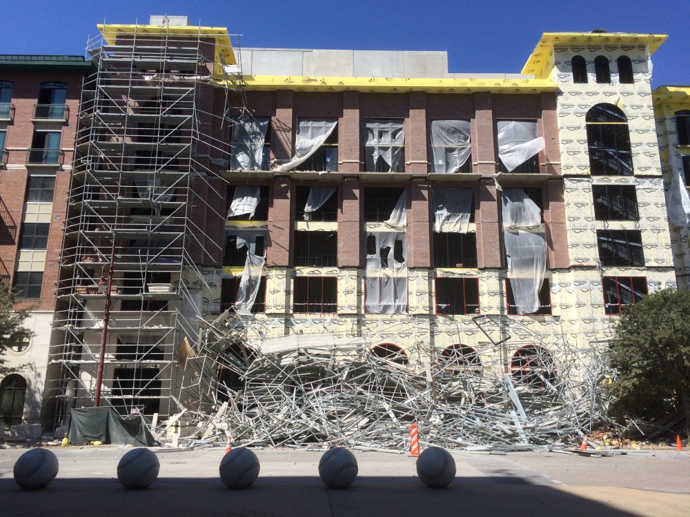 6 Injured In Downtown Houston Scaffolding Collapse – Houston Public Media