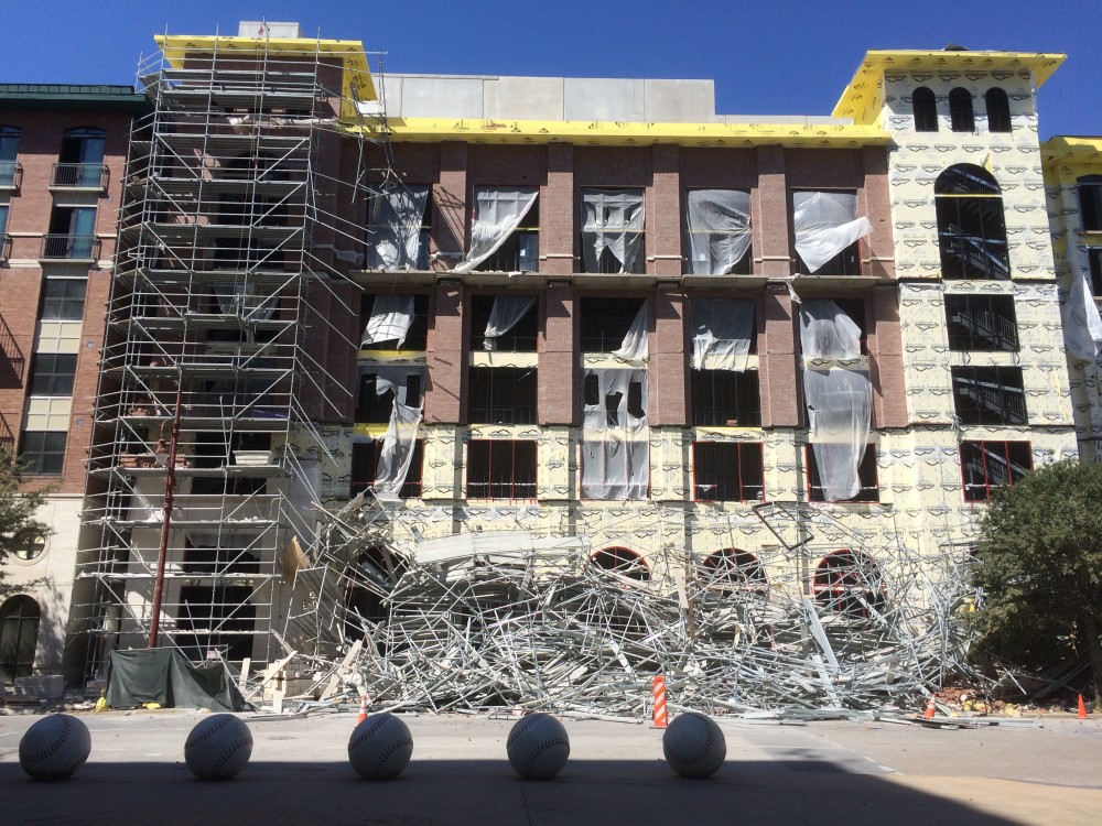 6 Injured In Downtown Houston Scaffolding Collapse – Houston Public Media