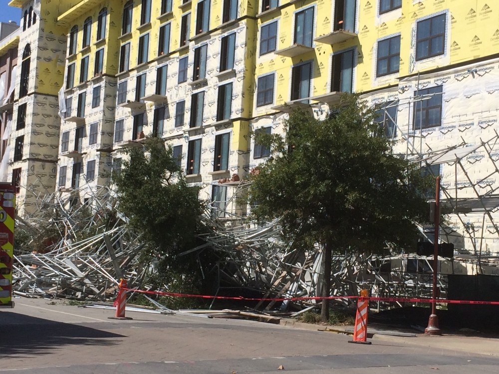 6 Injured In Downtown Houston Scaffolding Collapse – Houston Public Media