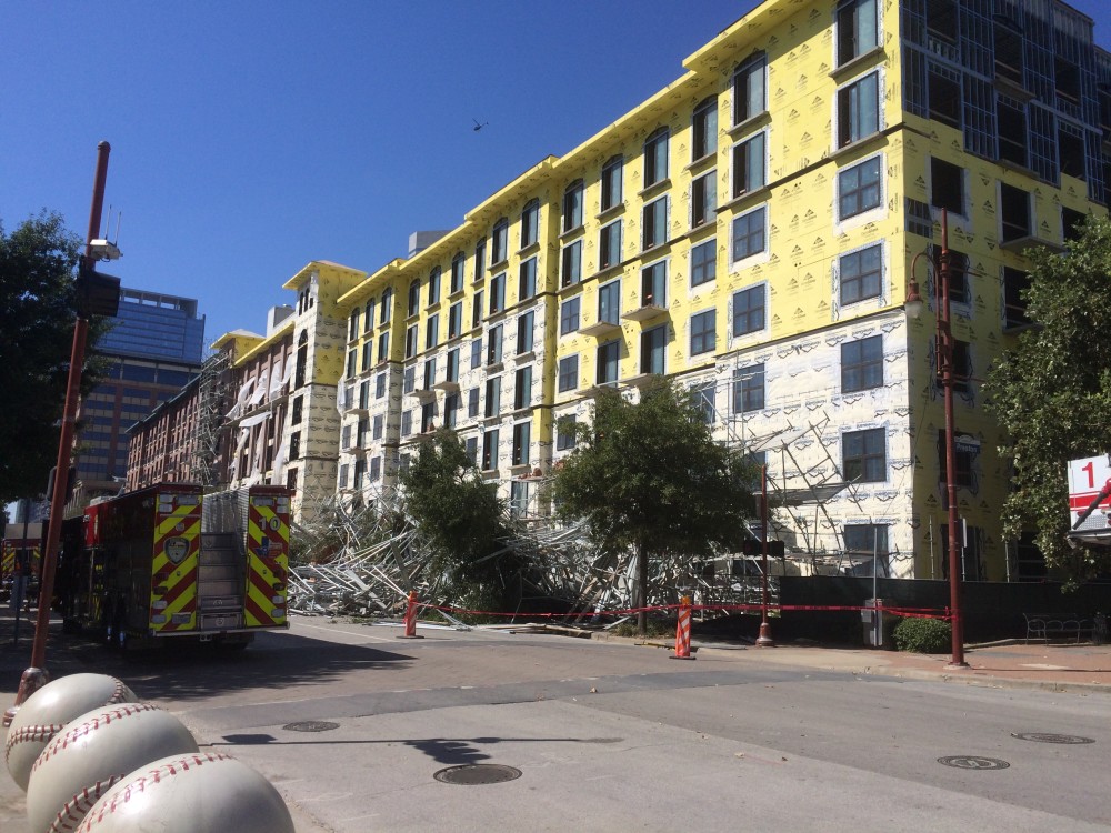 6 Injured In Downtown Houston Scaffolding Collapse – Houston Public Media