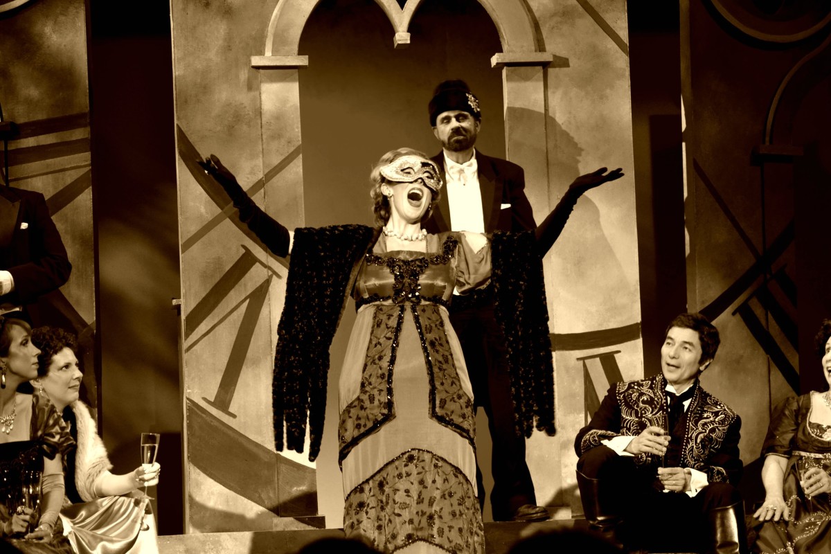 Opera Cheat Sheet: Die Fledermaus – Houston Public Media
