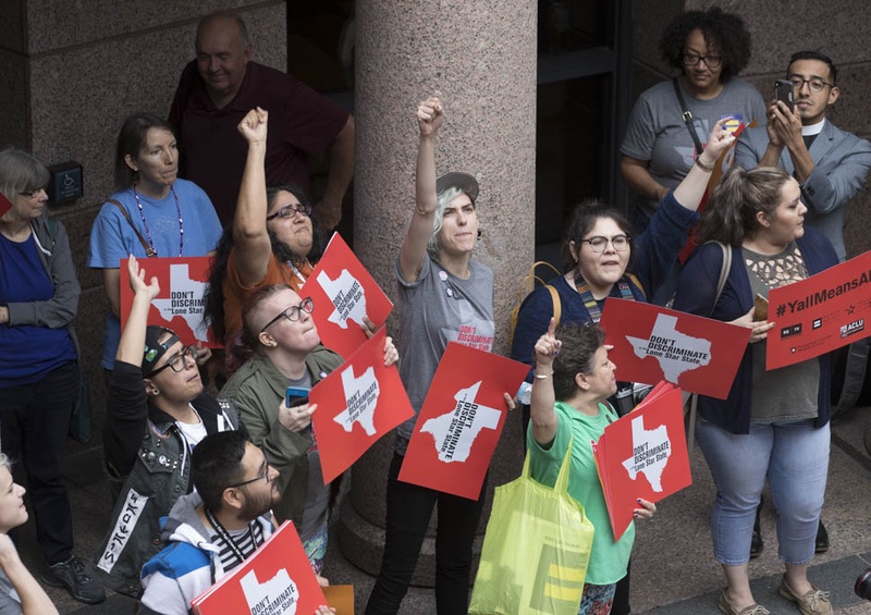 Committee Sends Texas “Bathroom Bill” To Full Senate – Houston Public Media