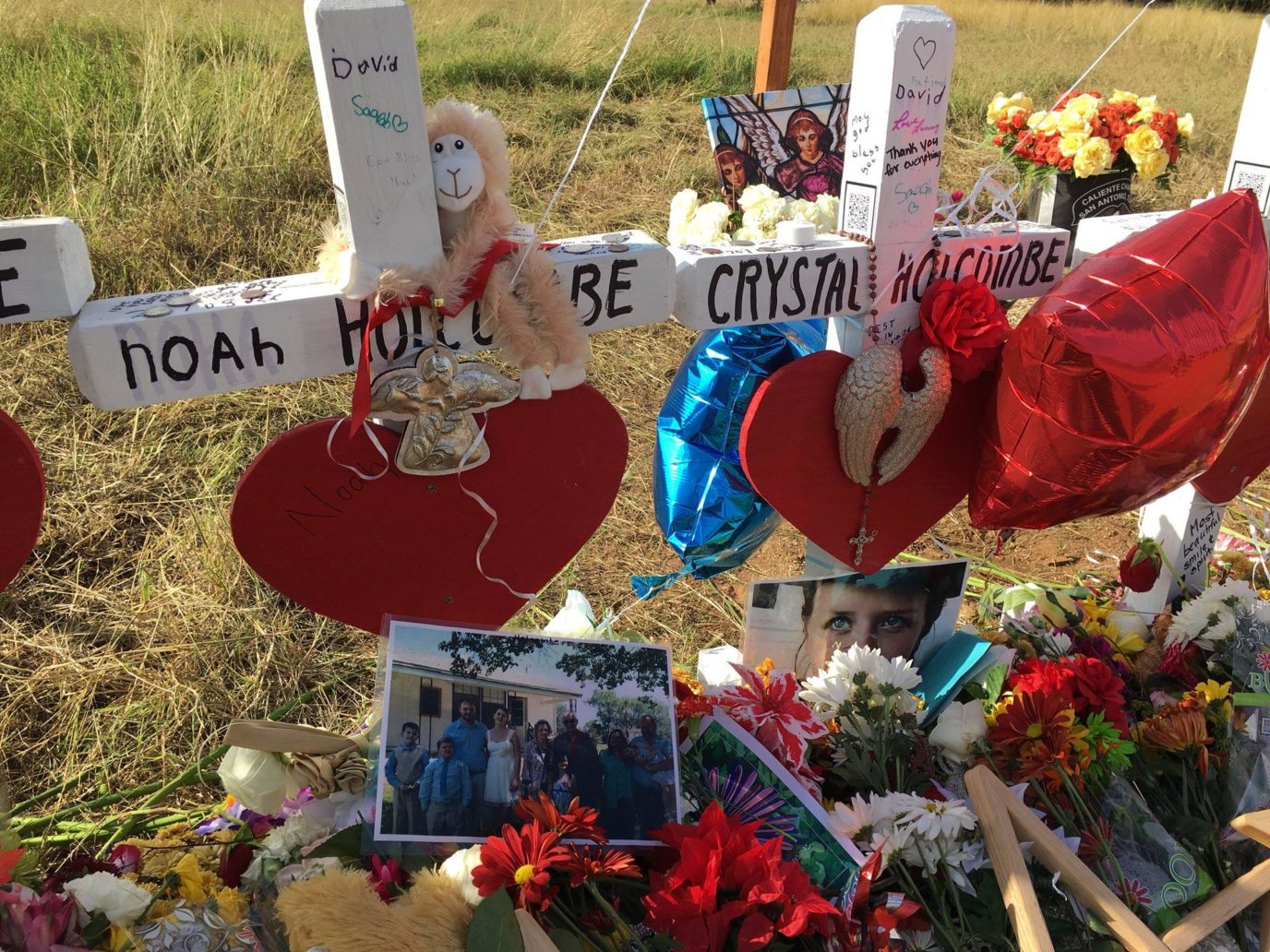 UPDATE: Thousands Mourn 8 Family Members Killed In Texas Church ...