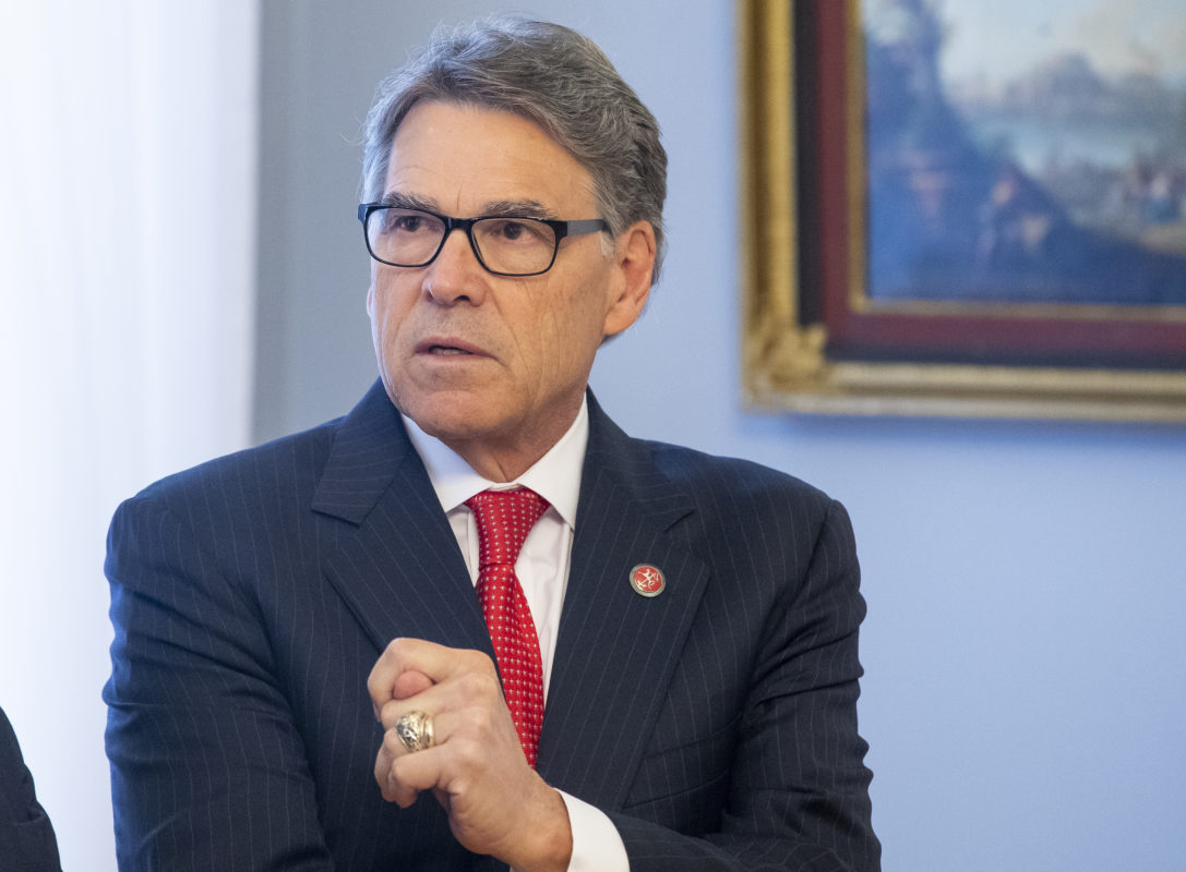 Rick Perry noncommittal about Trump run: “Show me what you got ...