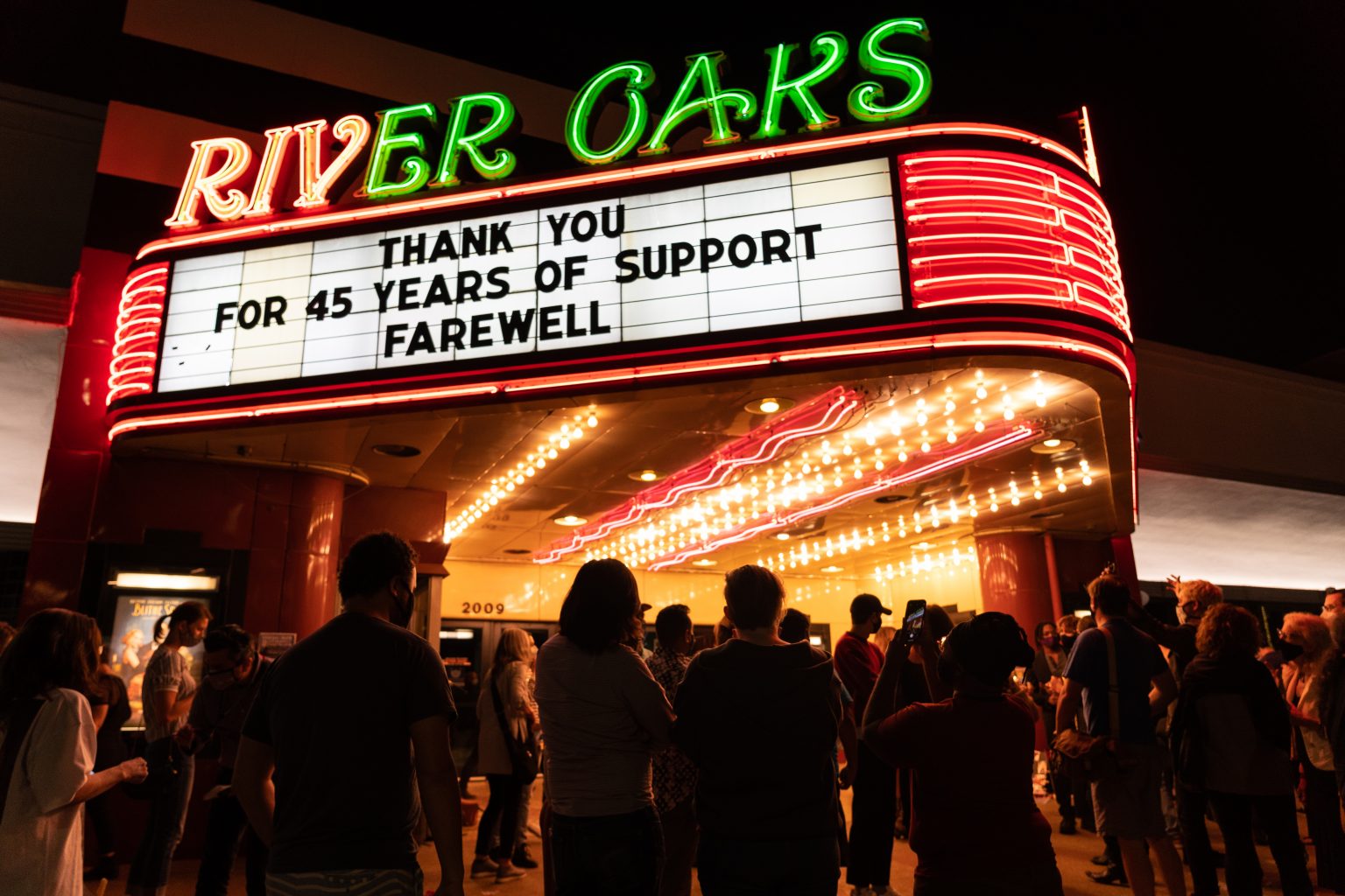 Last Picture Show: Houston Film Buffs Say Farewell To The River Oaks ...