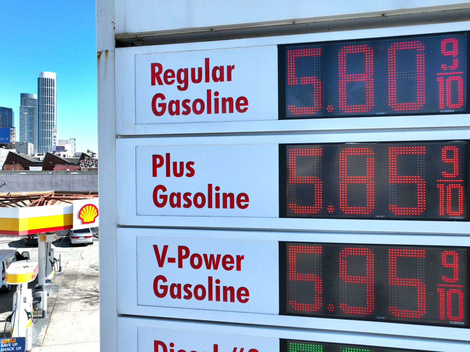 Gasoline prices are soaring well above the price of crude oil. Here’s ...