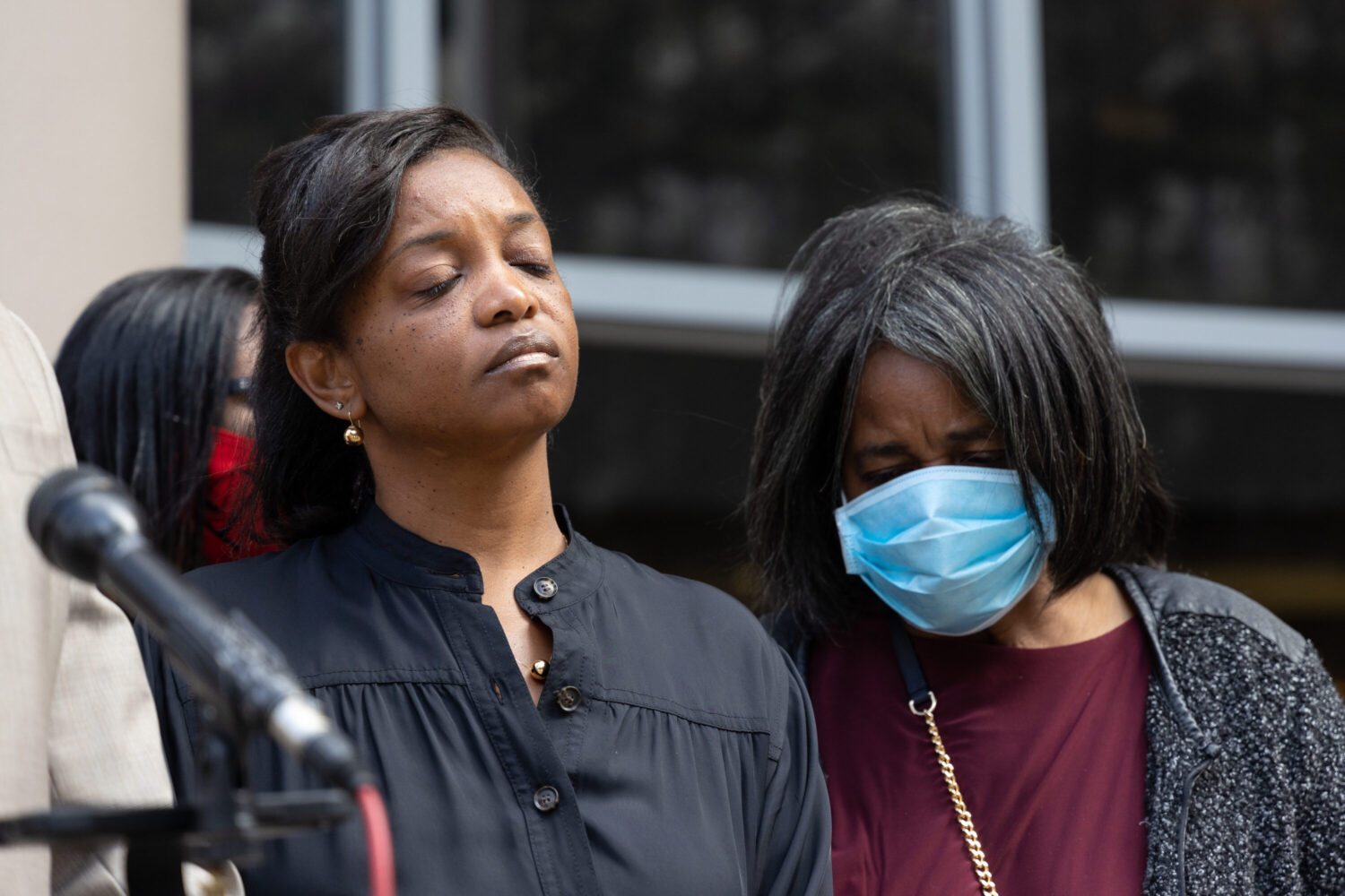 Federal judge rejects qualified immunity for Houston officers who shot ...