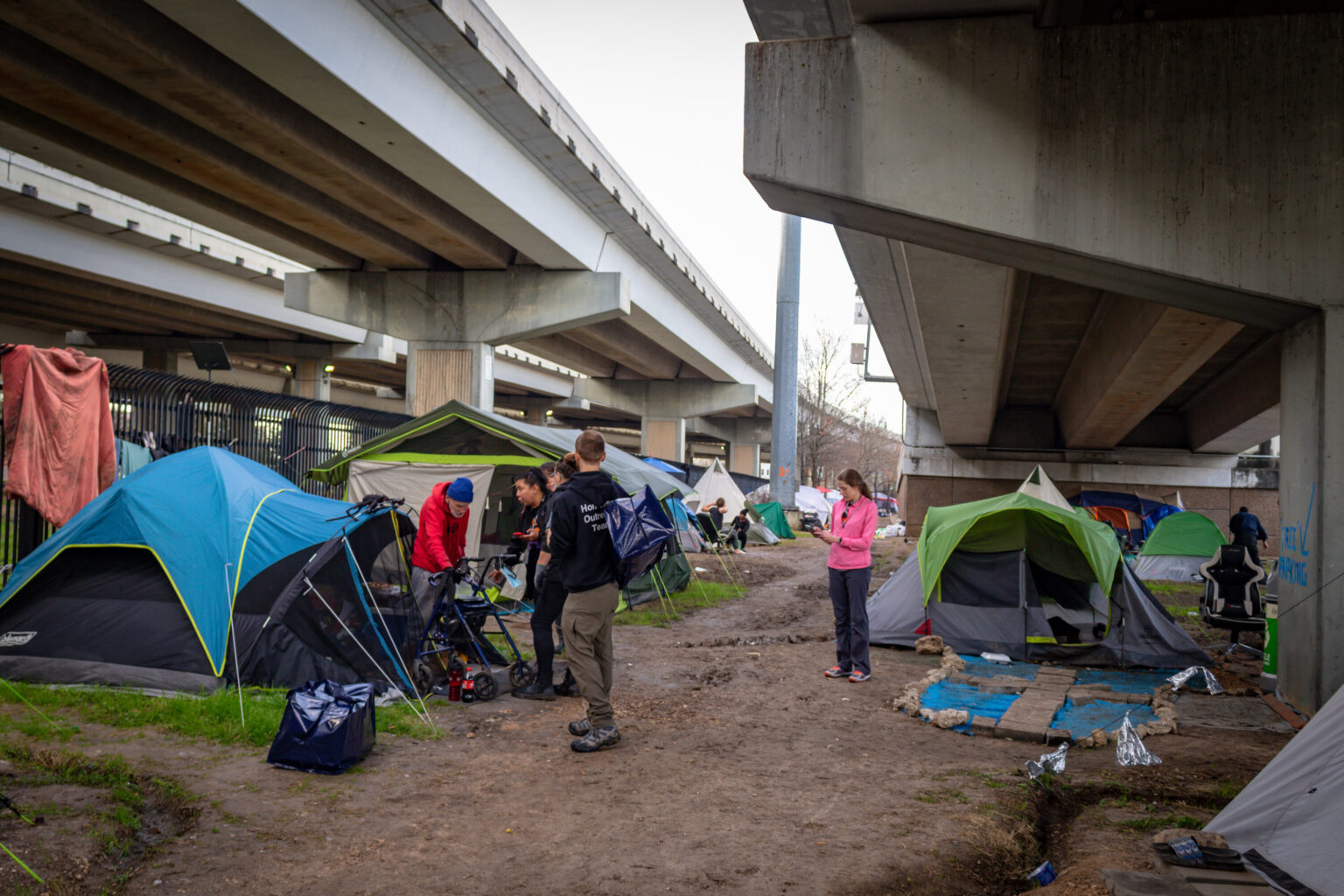 Houston closes its largest homeless encampment as many move to new ...