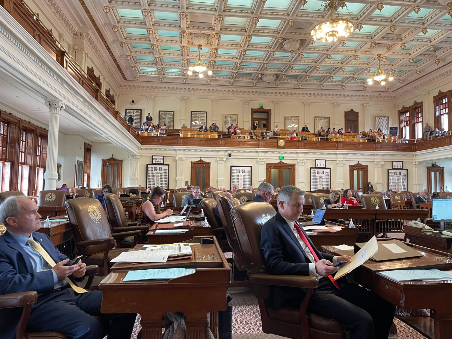 Republican-led Texas Legislature adjourns without passing most GOP ...