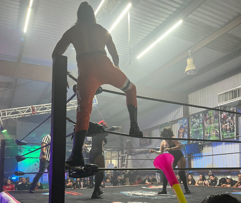 Weekly Mexican wrestling event in East Houston brings together families ...