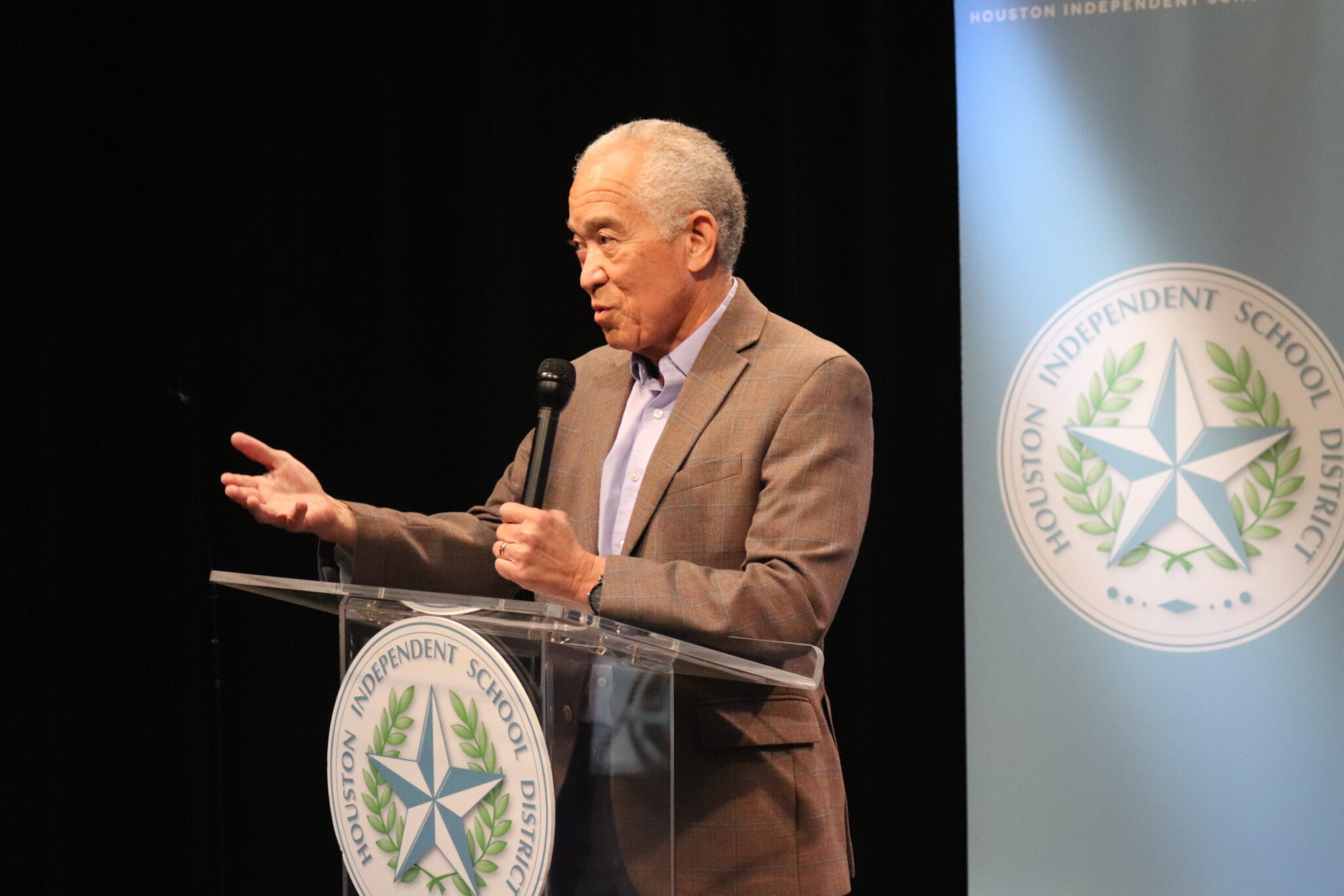 State-appointed Houston ISD board approves 5-year contract extension ...