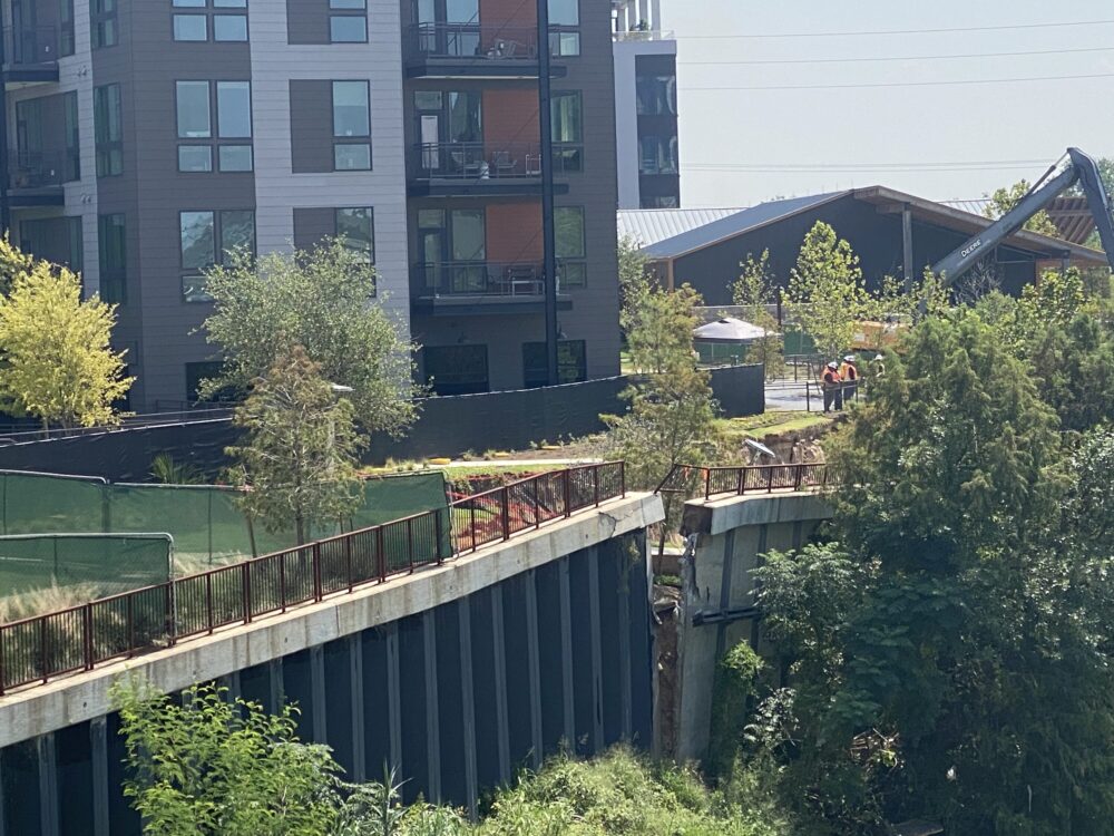 Buffalo Bayou trail segment collapses next to east Houston apartments ...