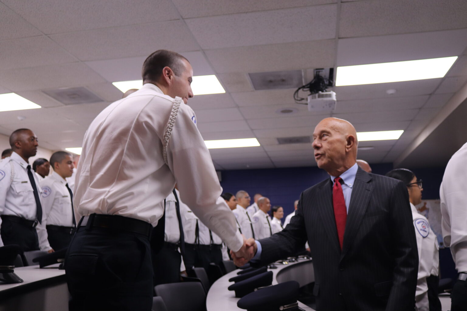 Whitmire loses police union’s endorsement after vote to limit ICE ...