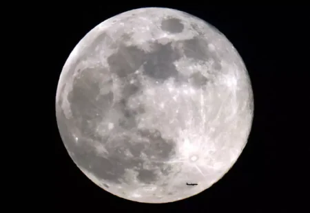 Spacecraft built in Houston launches on historic mission to the moon ...