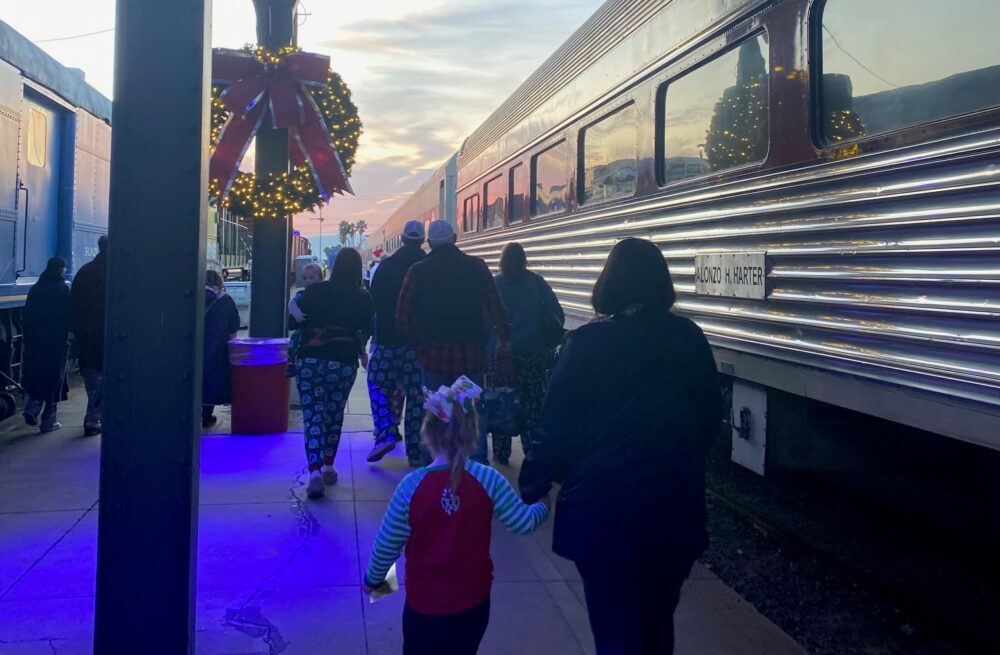Experiencing ‘The Polar Express’ train ride in Galveston – Houston ...