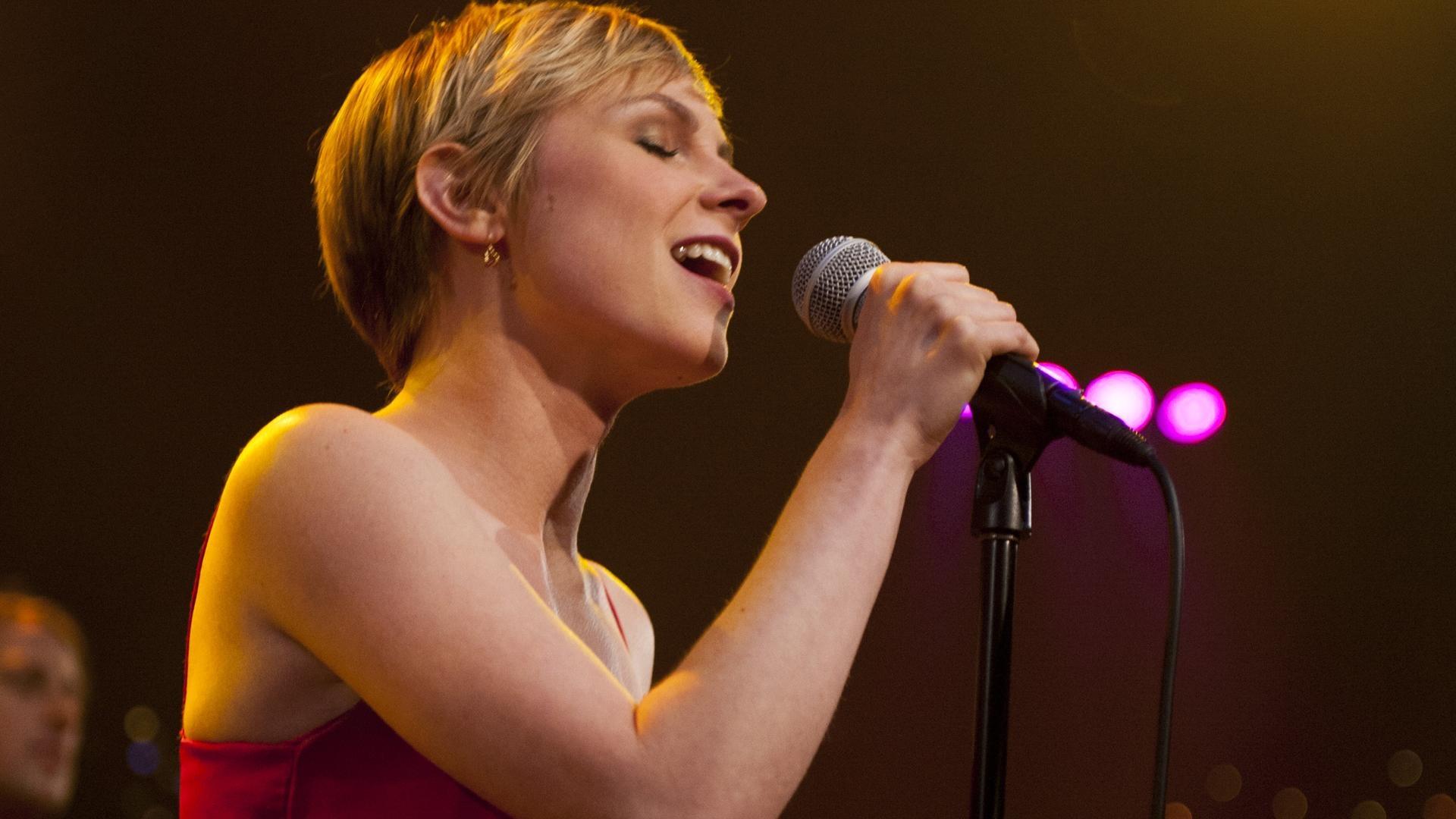 How singer Kat Edmonson felt her late mother speak through her in new ...