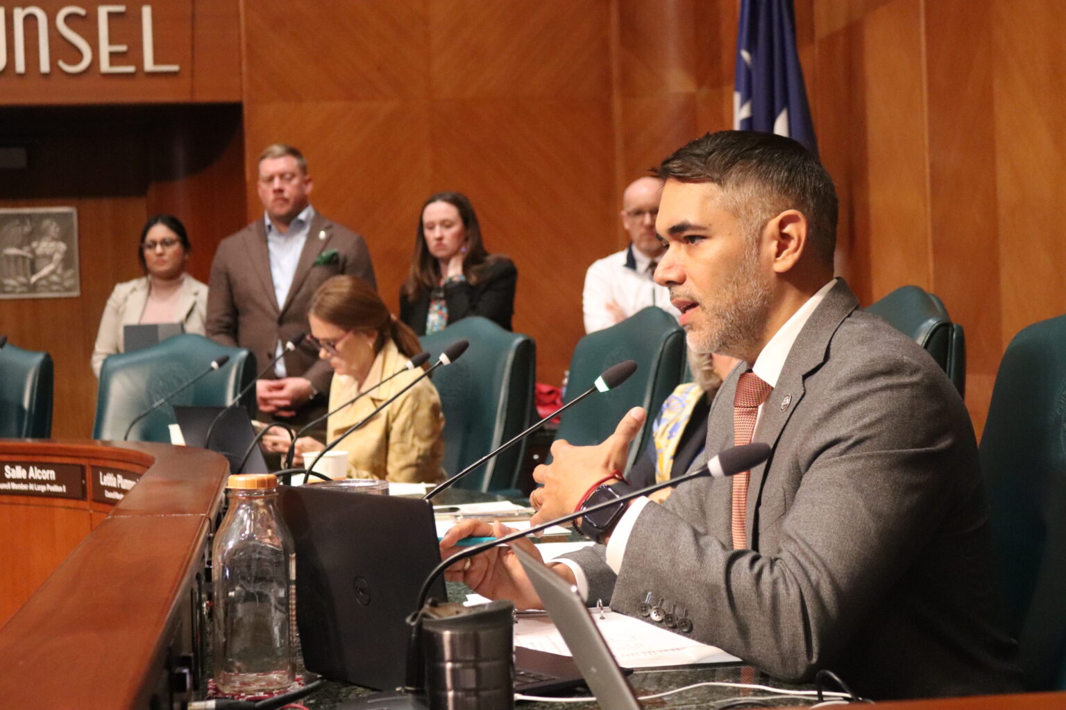 City of Houston reaches tentative agreement with municipal workers to ...