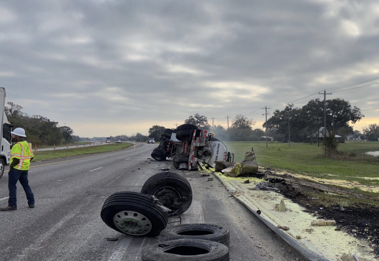 More than a thousand gallons of molten sulfur spilled in Brazoria ...