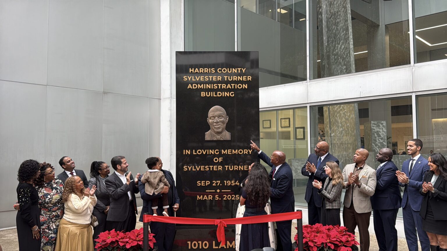 Historic downtown Houston building newly renamed in honor of Sylvester ...
