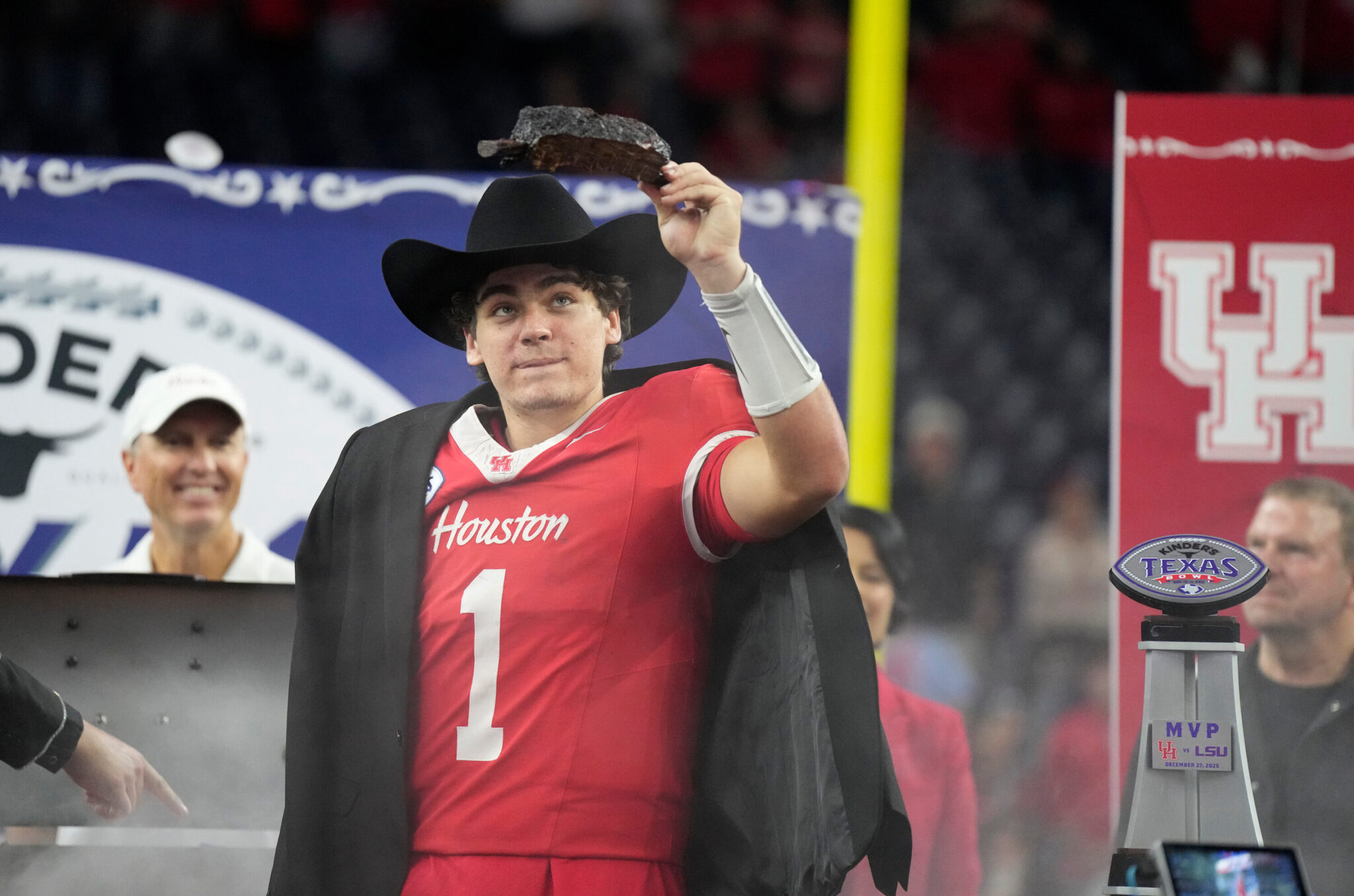 University of Houston notches 10-win football season with Texas Bowl ...