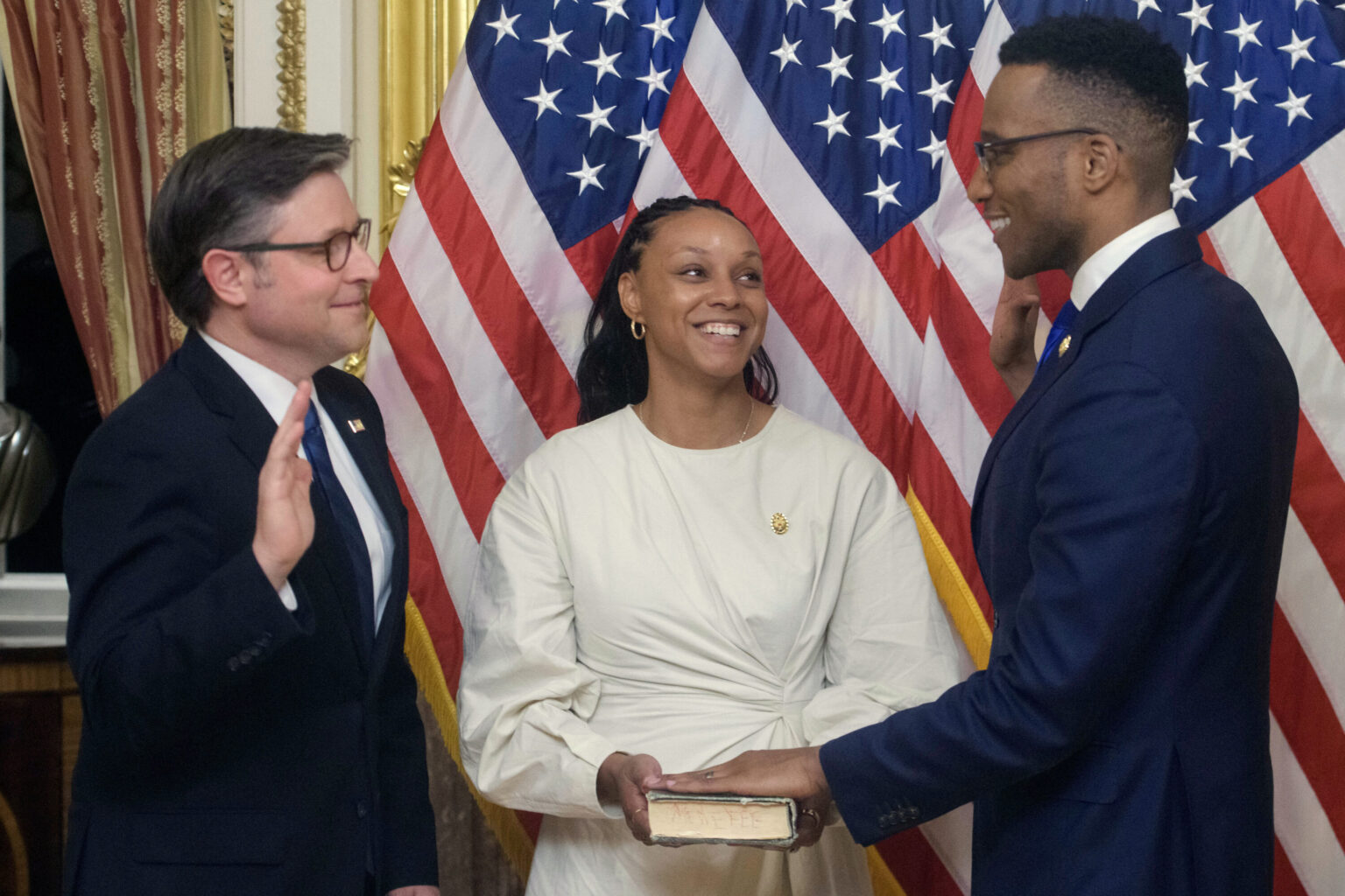 Christian Menefee sworn into Congress, giving Houston’s 18th District ...