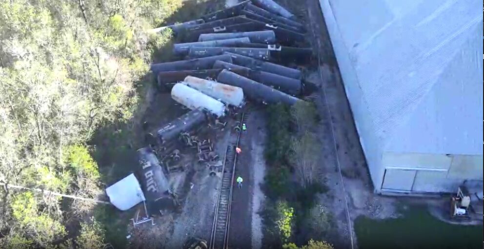 Train derailment in Fort Bend County prompts emergency response ...