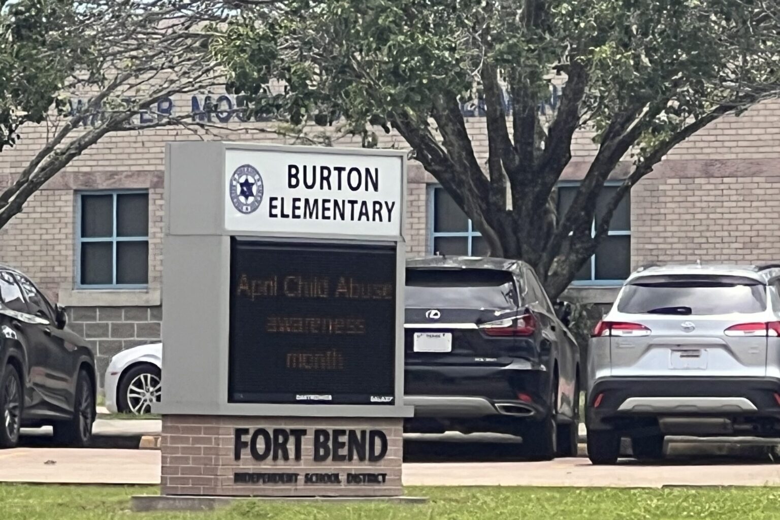 Split Fort Bend ISD board votes to close 7 elementary schools despite ...