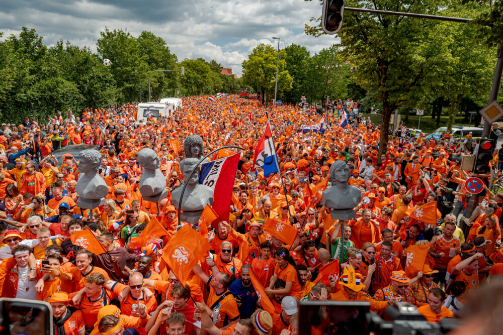 Orange Fanwalk – Houston Public Media