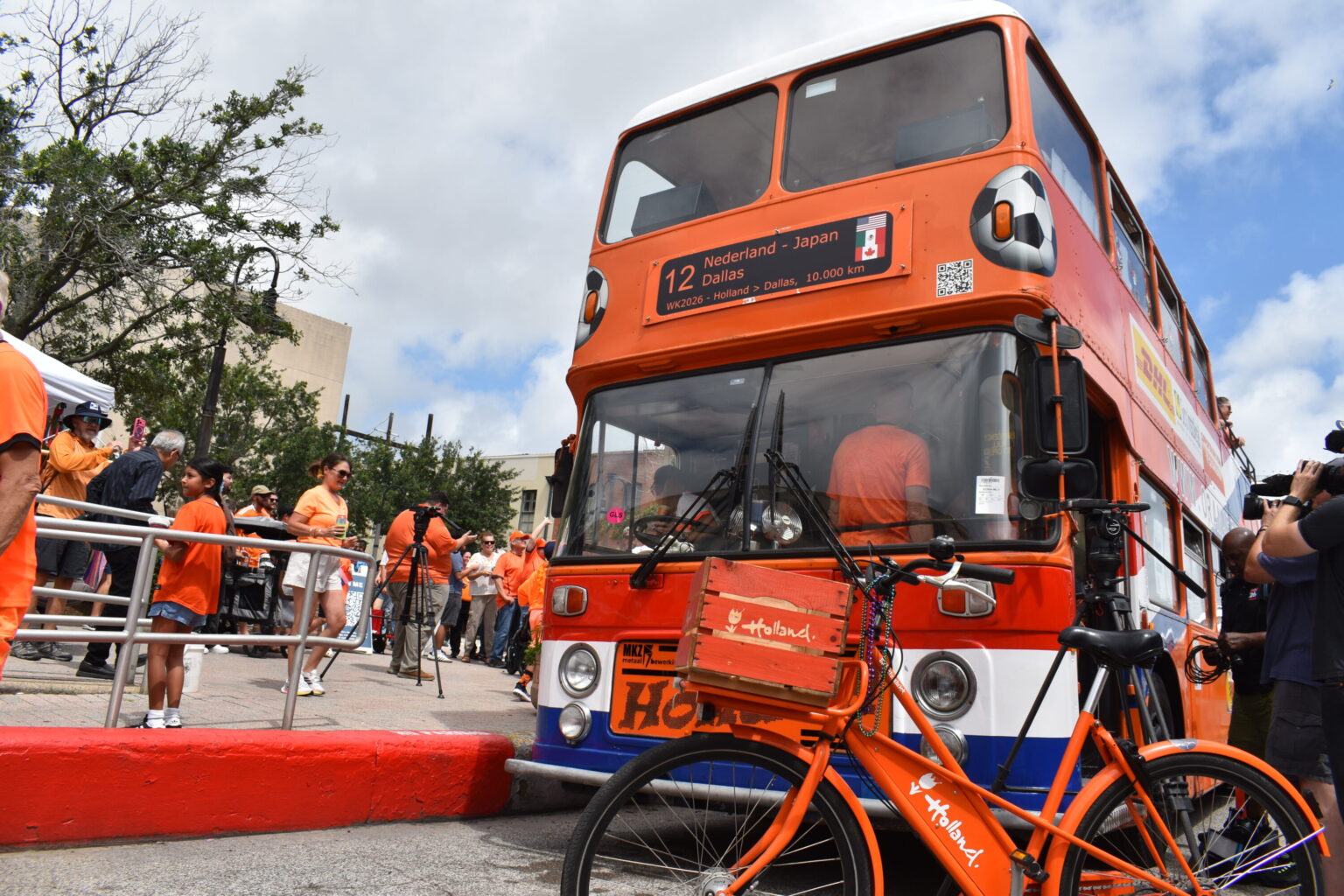 Galveston sends off beloved Dutch Orange Bus ahead of Netherlands’ 2026 ...